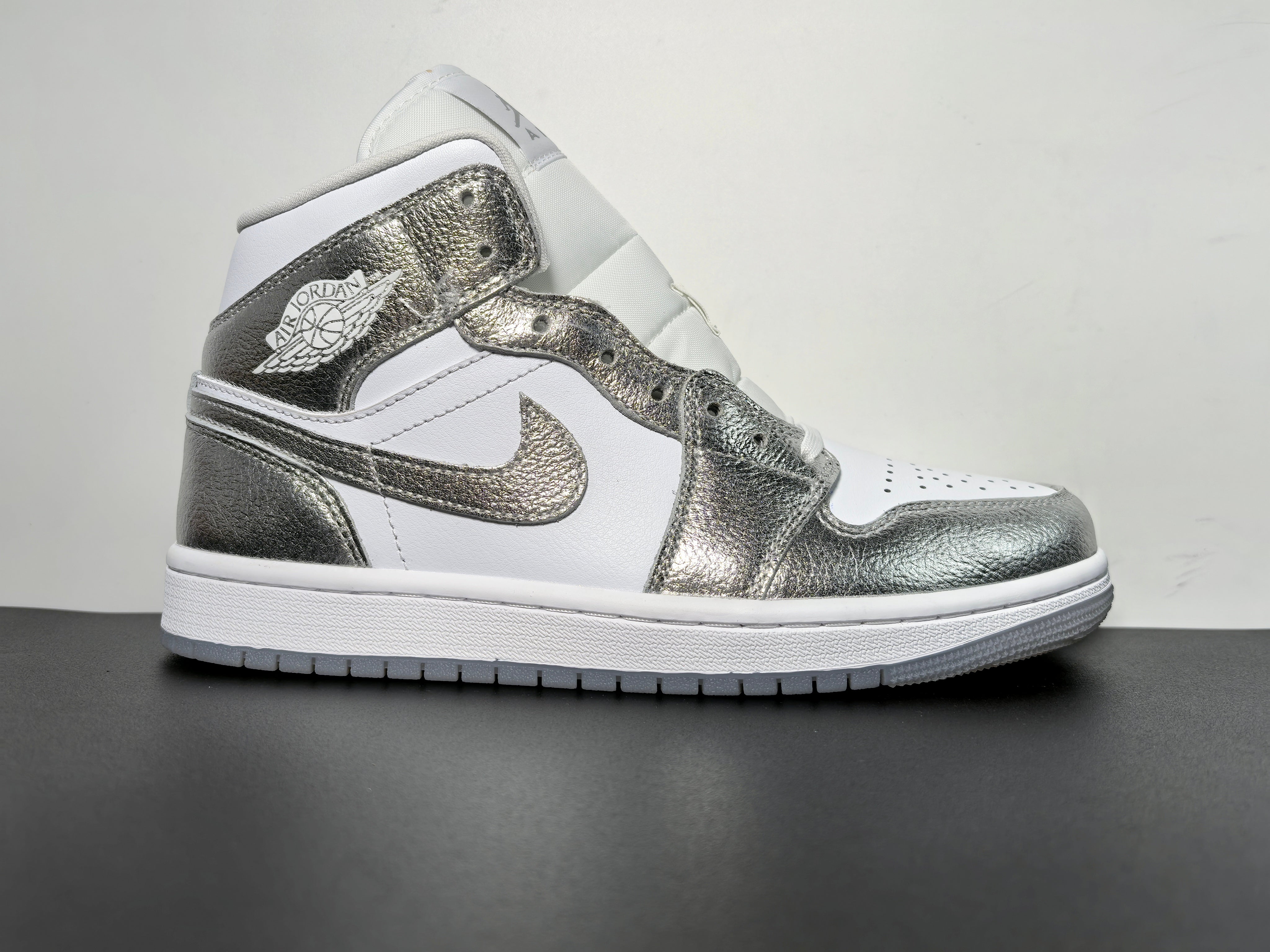Air Jordan 1 Mid “Metallic Silver” FN5031-100 – TOTOFONE