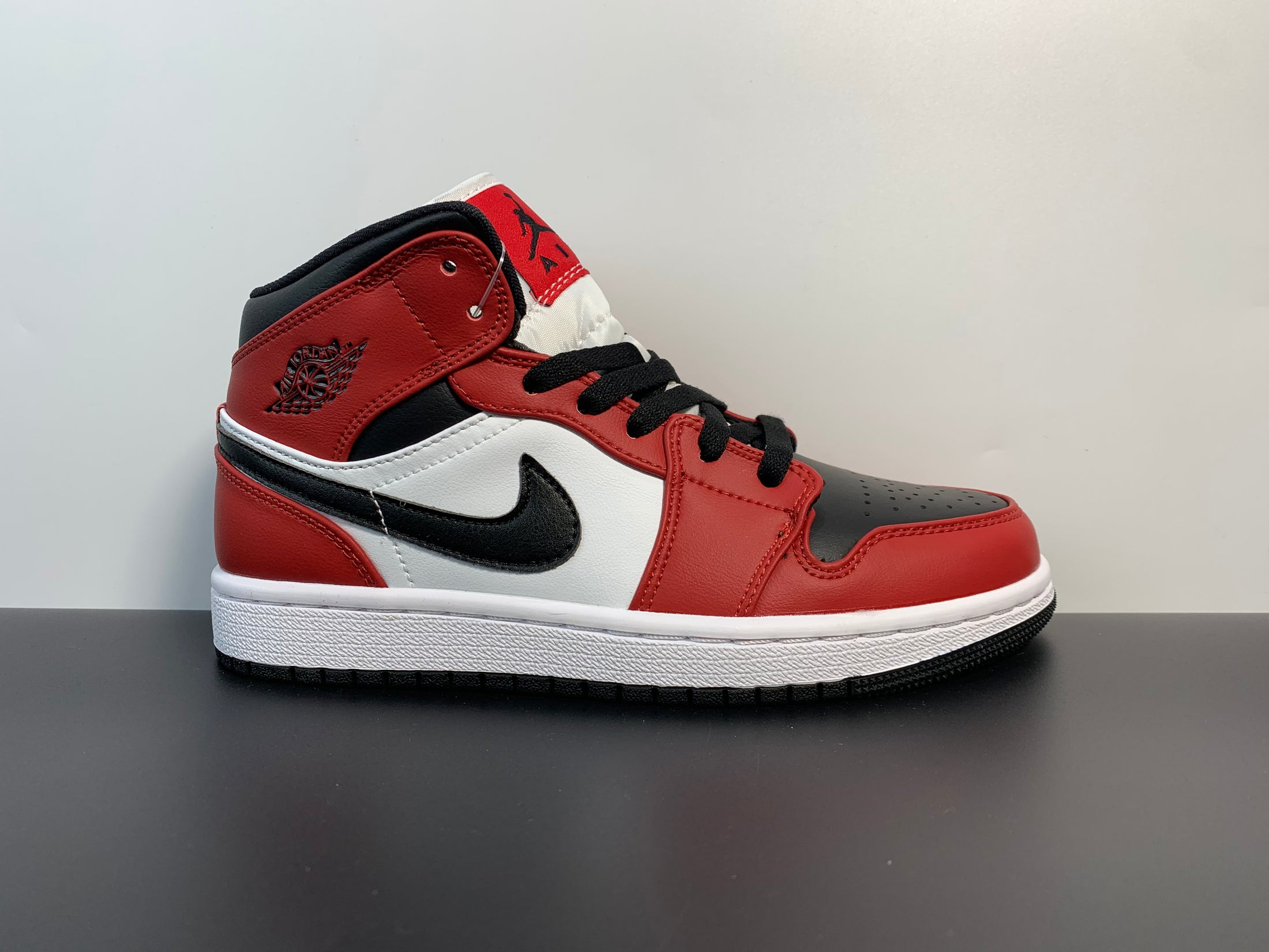 Nike Air Jordan 1 Mid Chicago - Black Toe 554724-069 – TOTOFONE